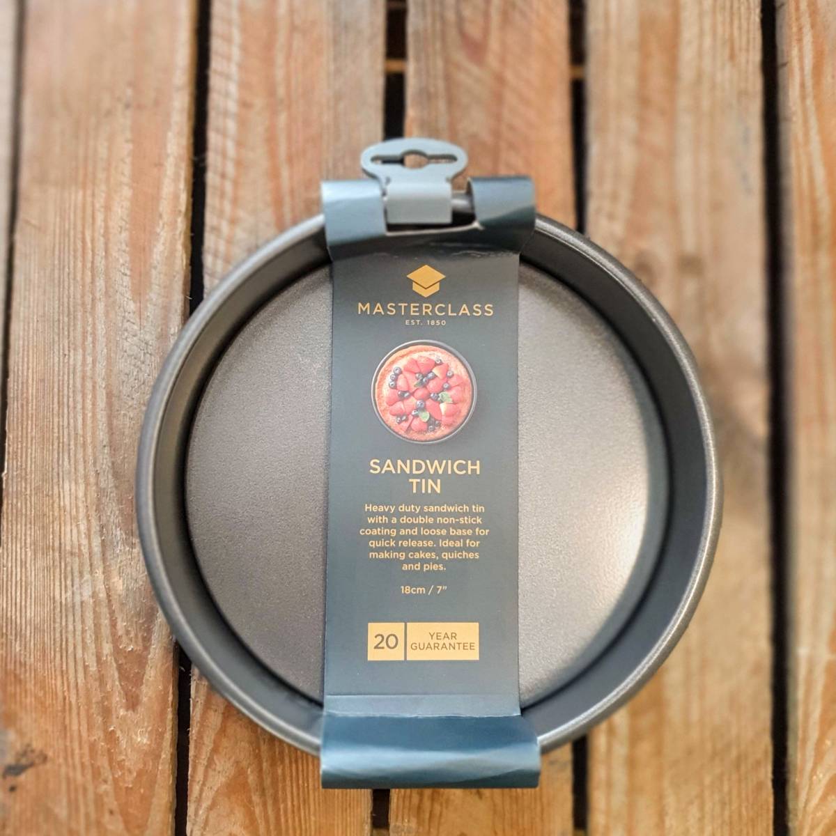 MasterClass Round Sandwich Tin – Loose Base – Cooking Kneads