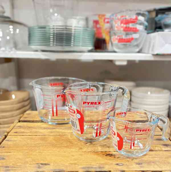Pyrex Glass Measuring Jug - Cooking Kneads